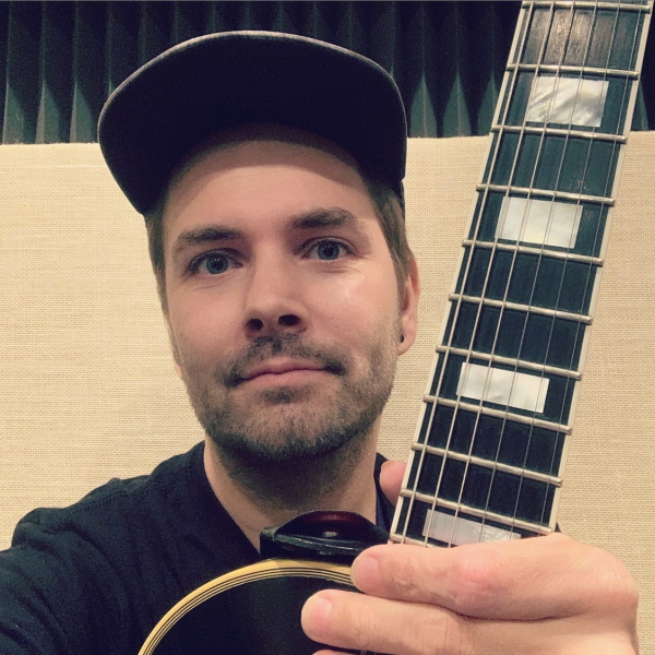 Quist closeup Les Paul med res | Glass Onyon PR